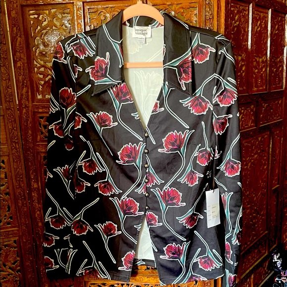 Unique Vintage | Tops | Unique Vintage Black Top With Red And Green ...